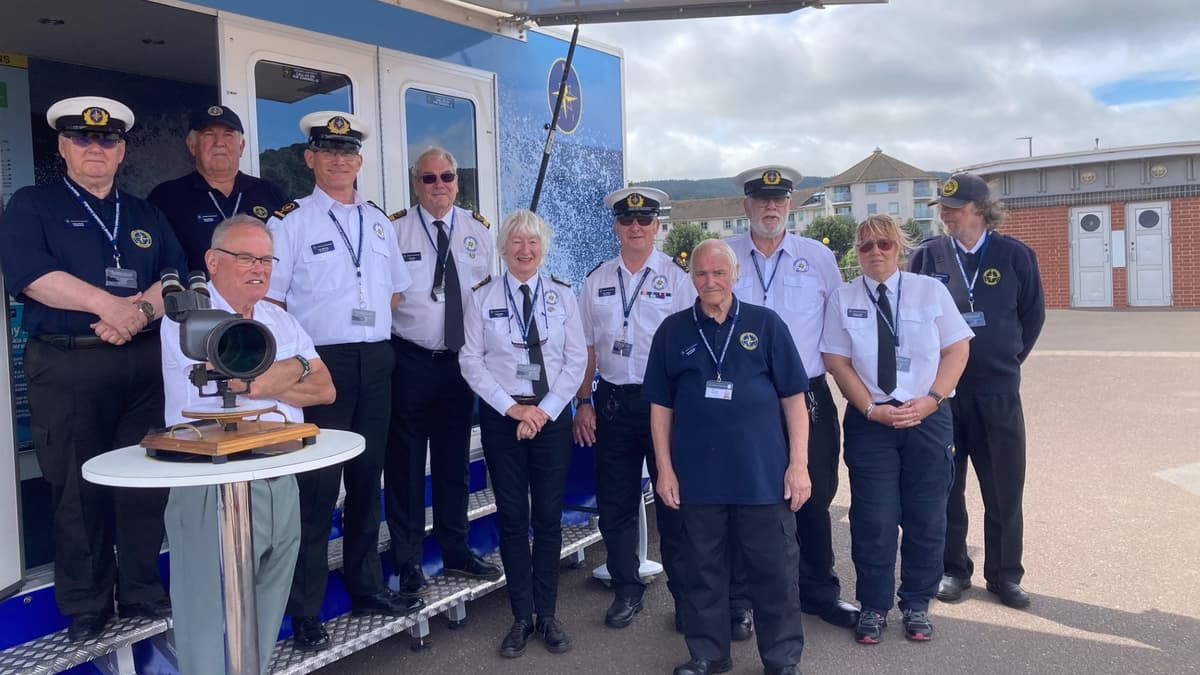 Trustees impressed by volunteers in new Minehead National Coastwatch Institution watch station ...